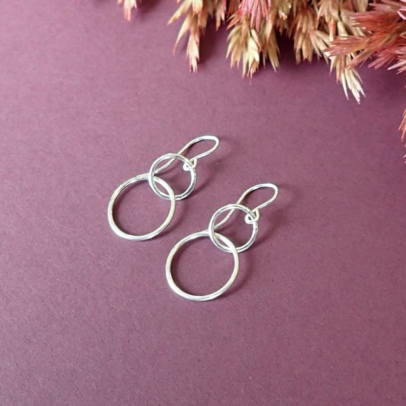 Silver Hammered Interlocking Circle Earrrings - All The Falling Stars